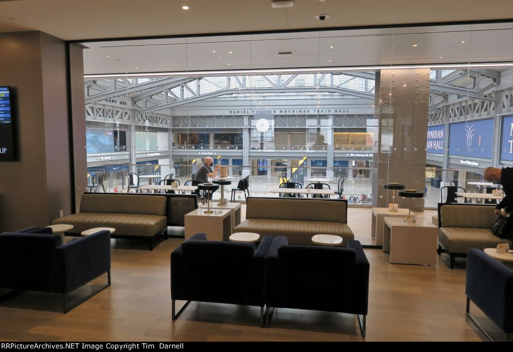 Inside & balcony seating at the Metropolitan Lounge